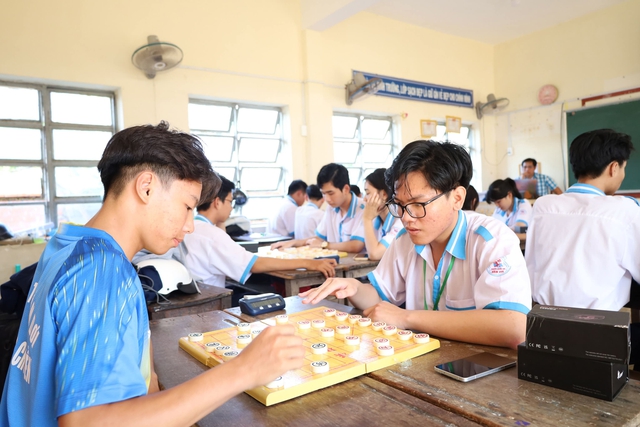A unique second lesson at Dam Doi High School.