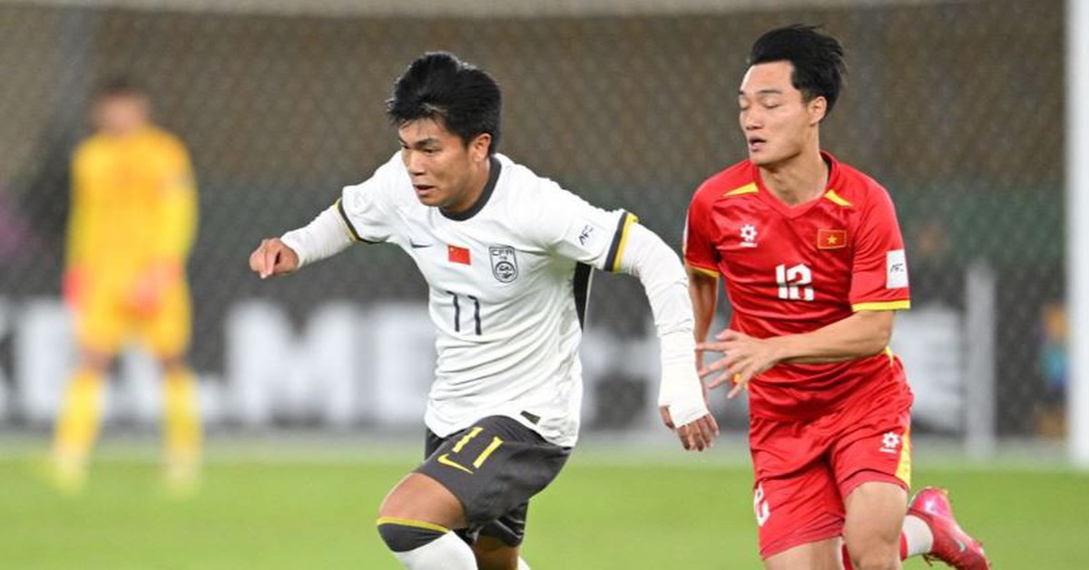 China U23 vs Japan U23 (first half) 0-0: Li Hao makes another save.
