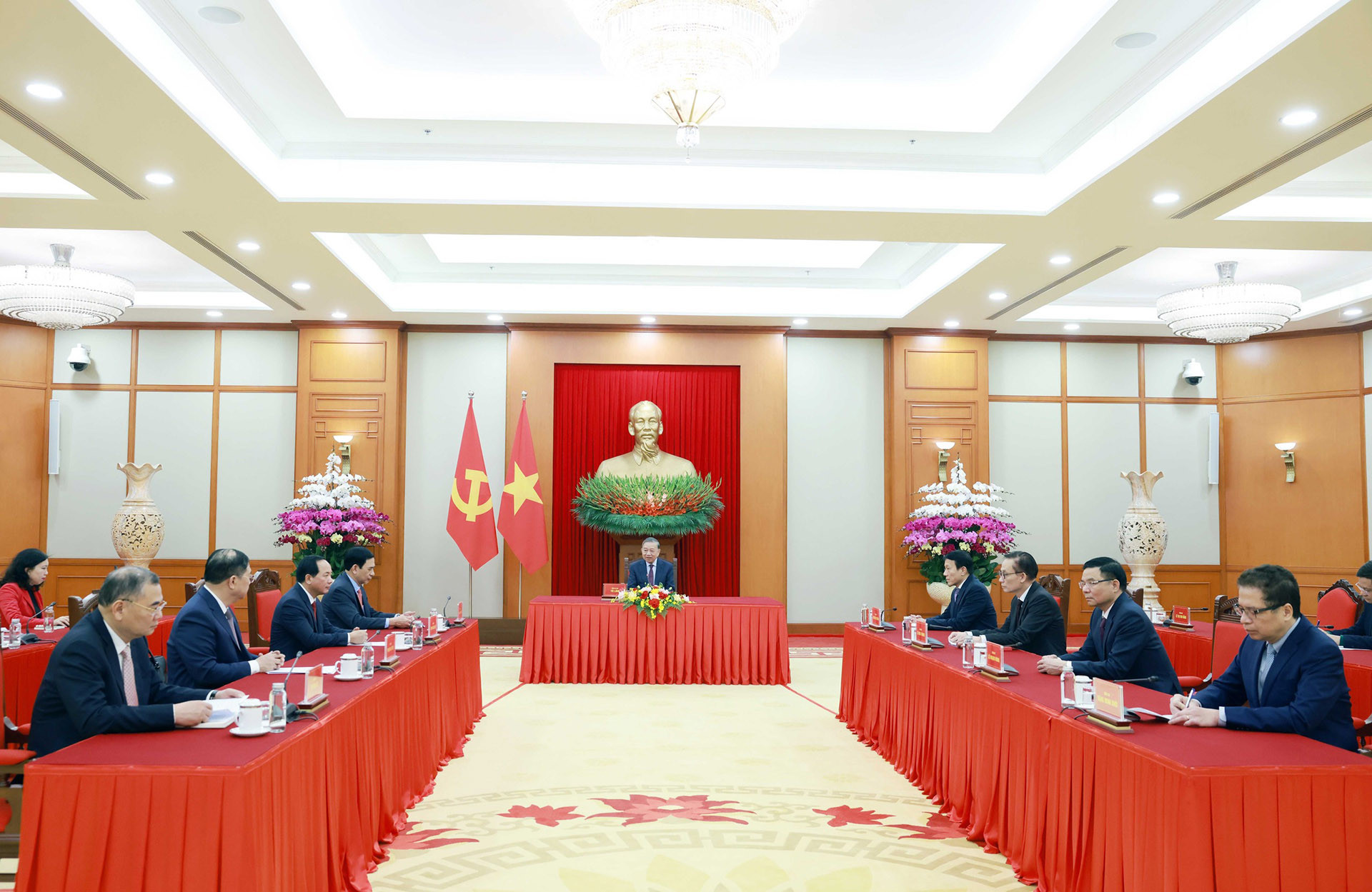 General Secretary To Lam held a phone call with President of the ...