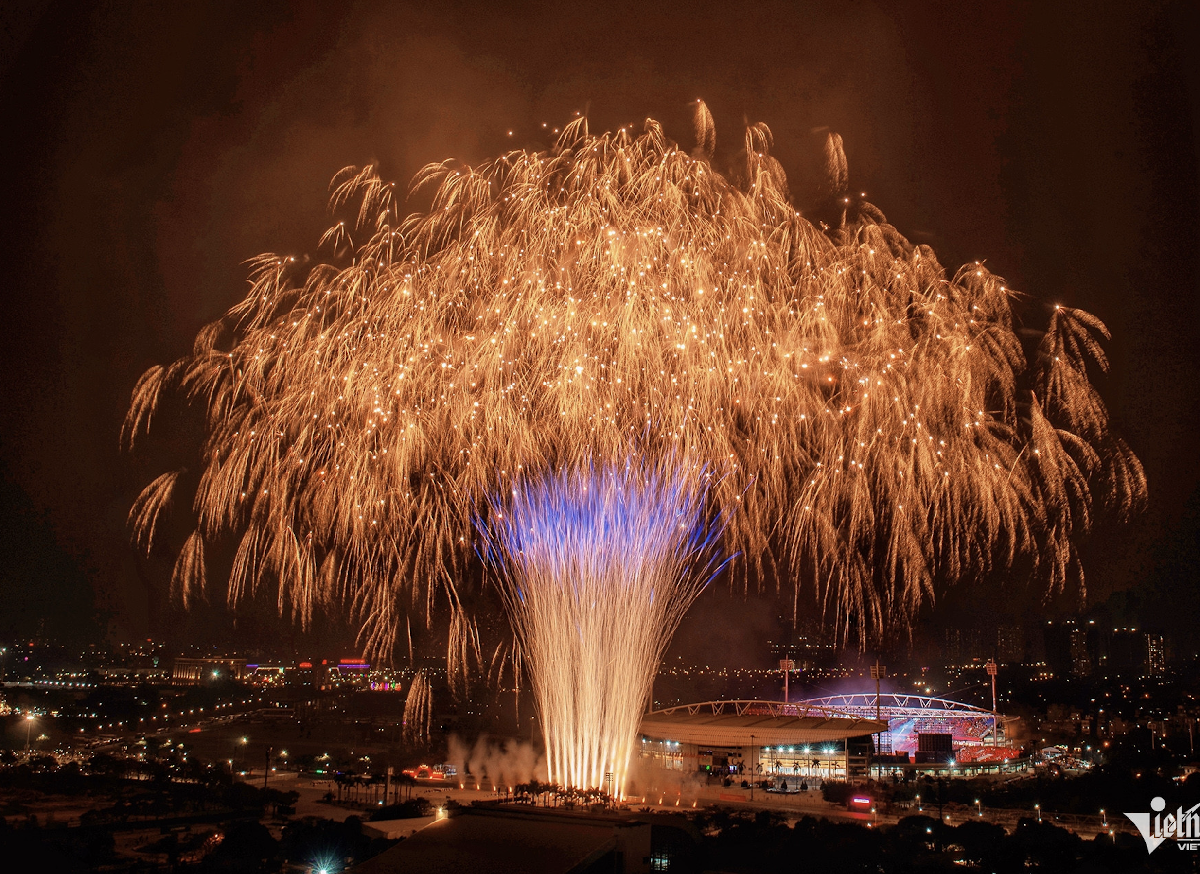 Why can fireworks 'draw' hearts, flags, bamboo groves, and other shapes ...