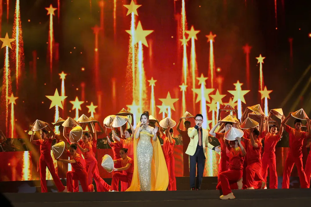 Ciudad Ho Chi Minh: Programa artístico especial "Luz de fe y aspiración"