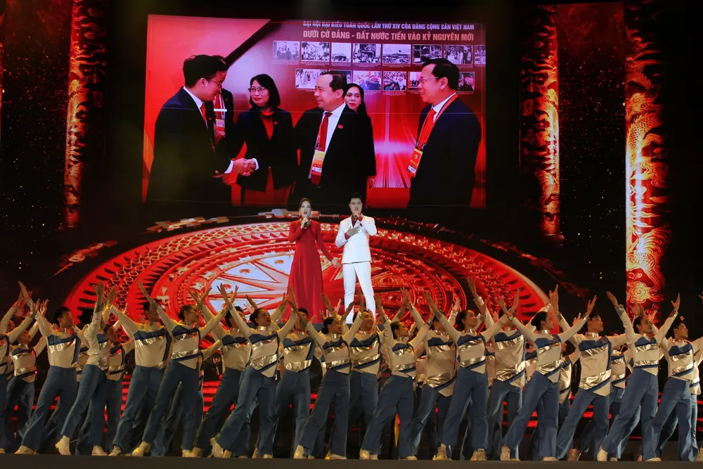Ciudad Ho Chi Minh: Programa artístico especial "Luz de fe y aspiración"