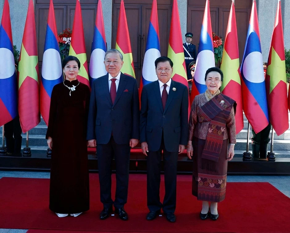 The General Secretary and President of Laos visits Vietnam immediately ...