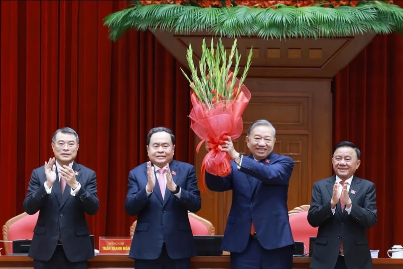 Màn pháo hoa tuyệt đẹp mừng thành công Đại hội XIV của Đảng tại SVĐ ...