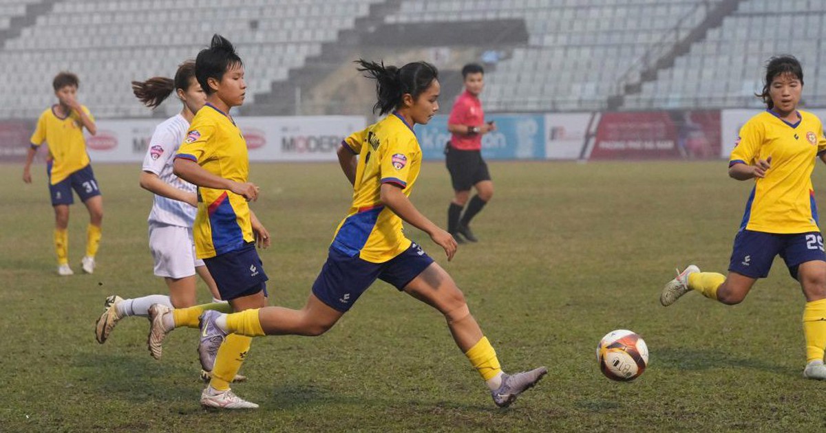 Tim U-19 Kota Ho Chi Minh dan tim Phong Phu Ha Nam merayakan kemenangan ...