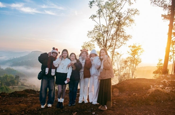 Mang Den (Quang Ngai): Experience the pink sunrise amidst the vast forest.