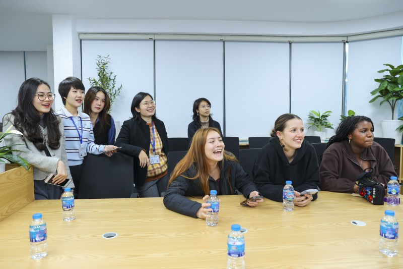 American students learn about Vietnamese history and culture through ...