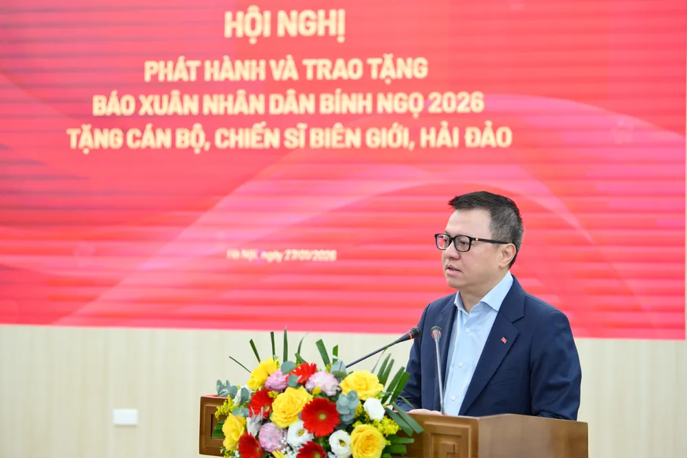 Presenterer våravisen for Hestens år 2026 til offiserer og soldater på ...