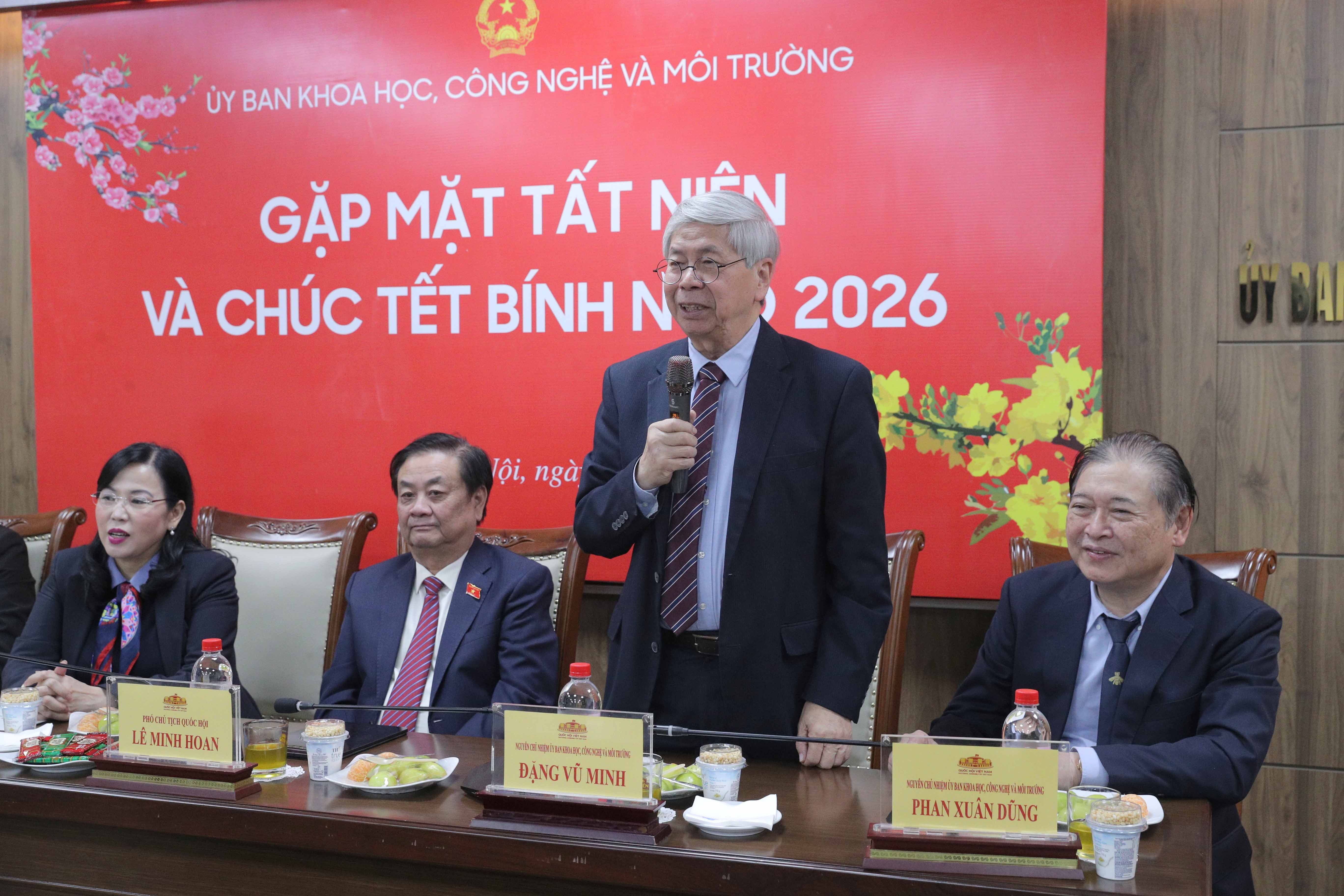 Deputy Speaker of the National Assembly Le Minh Hoan attended a meeting ...