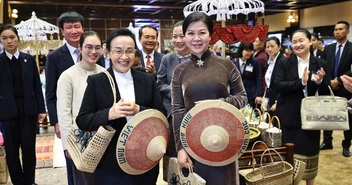 The First Ladies of Vietnam and Laos visited Ninh Binh to see the ...