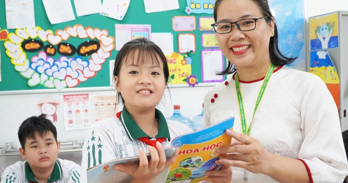 La ville d'Hô Chi Minh remplace ses anciens manuels scolaires par des ...