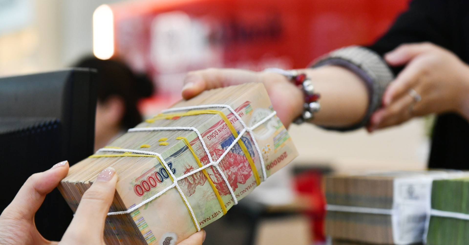 Suku bunga bank hari ini, 28 Januari 2026: Bank-bank buru-buru ...