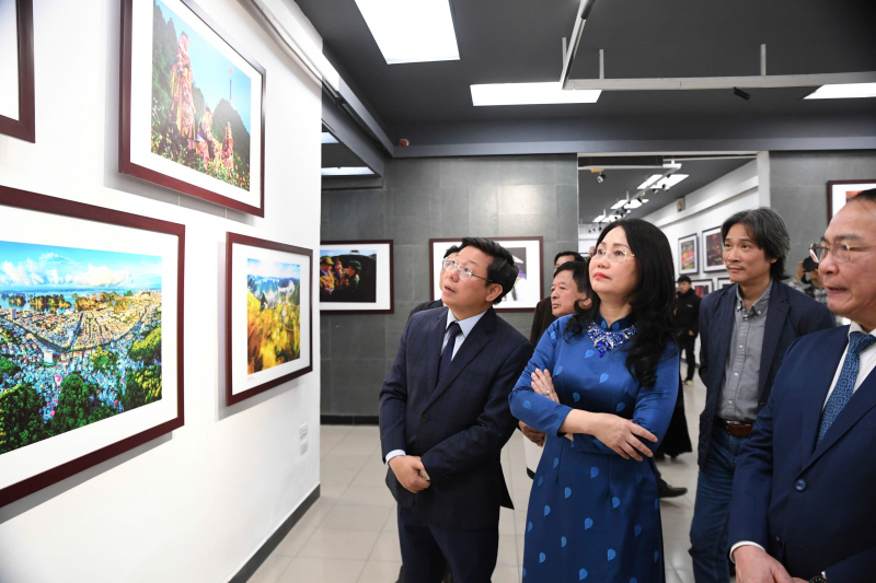 Exposición fotográfica "Celebrando la Fiesta, Celebrando la Primavera y ...