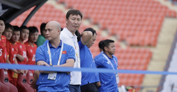 Coach Kim Sang-sik: A destined connection on the football field.
