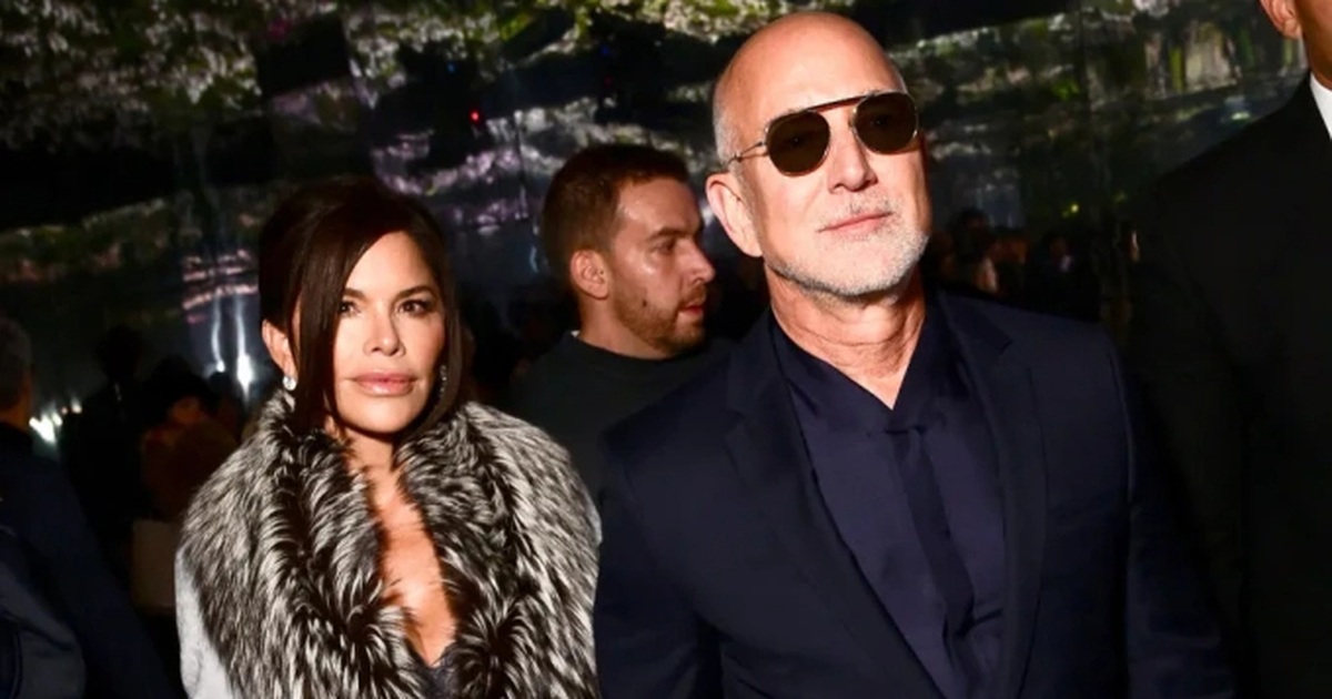 La esposa de Jeff Bezos se tambaleaba con sus tacones altos, pero aún ...