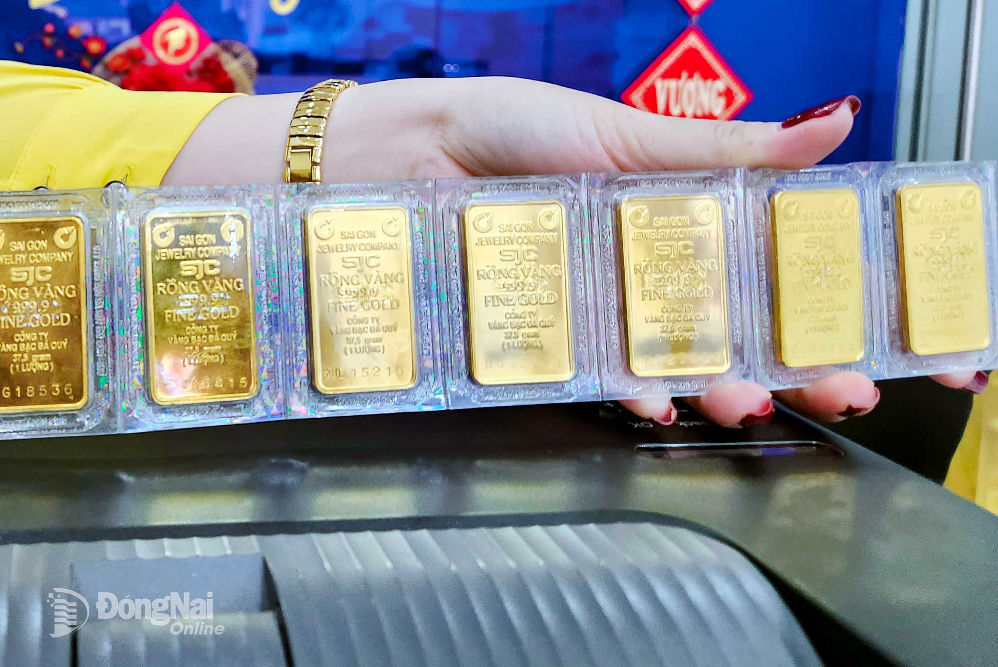 Gold prices hit a new record, with SJC gold bars surpassing 190 million ...