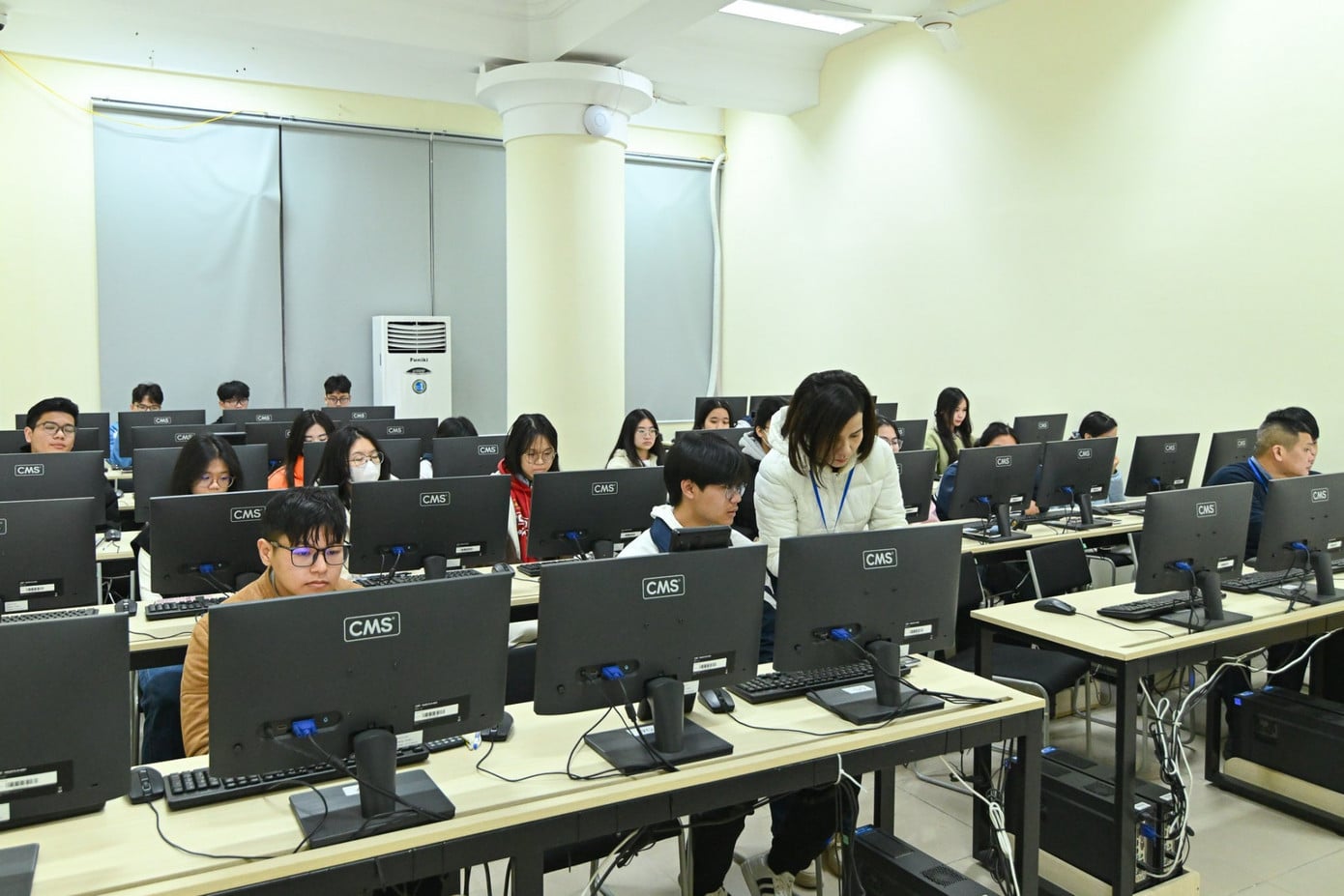 Computer-based high school graduation exam: Many challenges