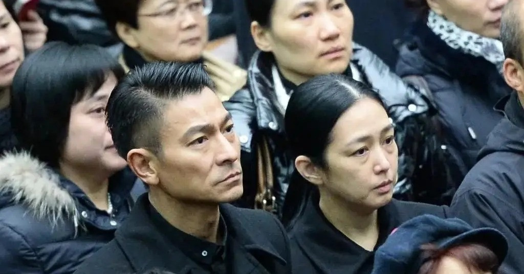 Andy Lau's wife hid under a car to escape a crazed fan.