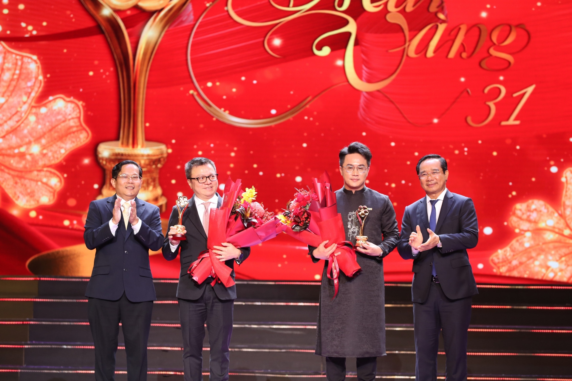 People's Artist Tu Long and singer Tung Duong both have good news ...