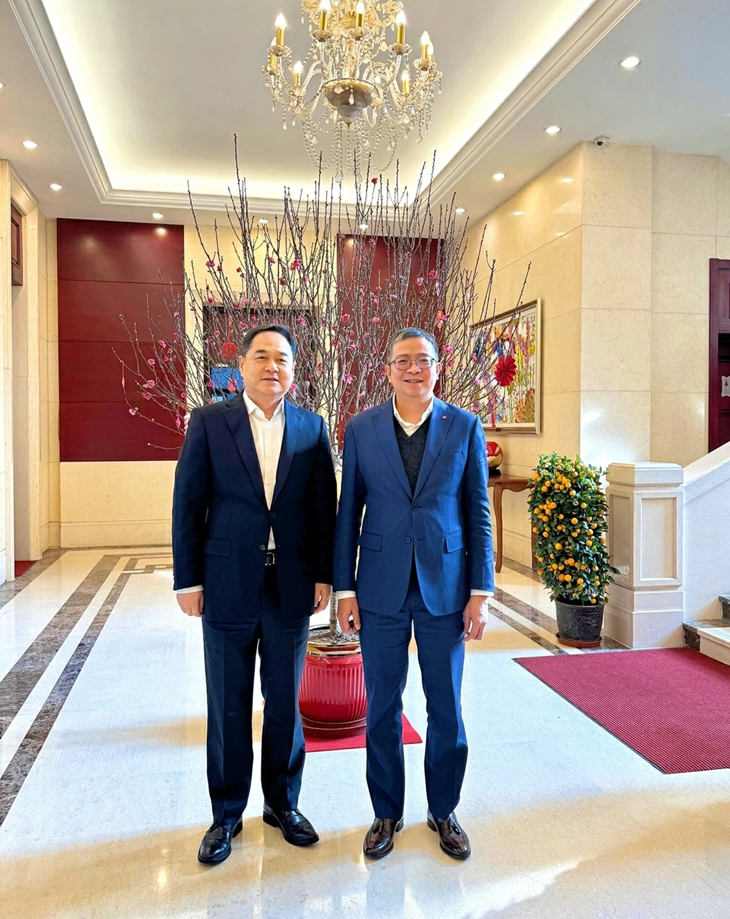 L'ambassadeur Pham Thanh Binh a rencontré Yang Wanming, président de l'Association du peuple ...
