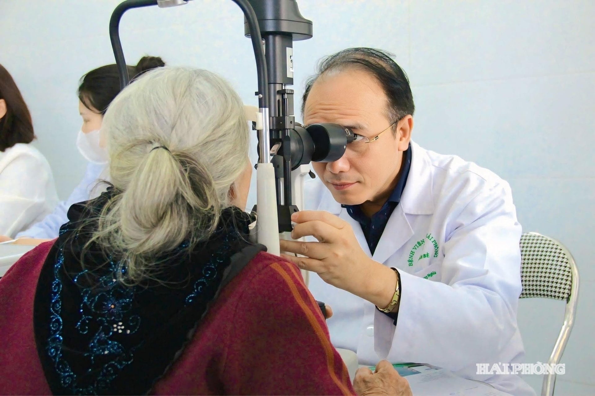1,800 residents of An Phong ward received eye examinations and ...