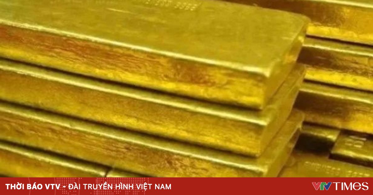 The world's largest gold fund increased its purchases as prices plummeted.