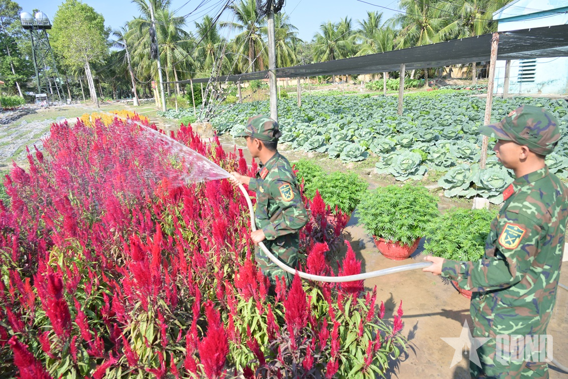 El ambiente primaveral de los soldados de las Fuerzas Especiales de la ...