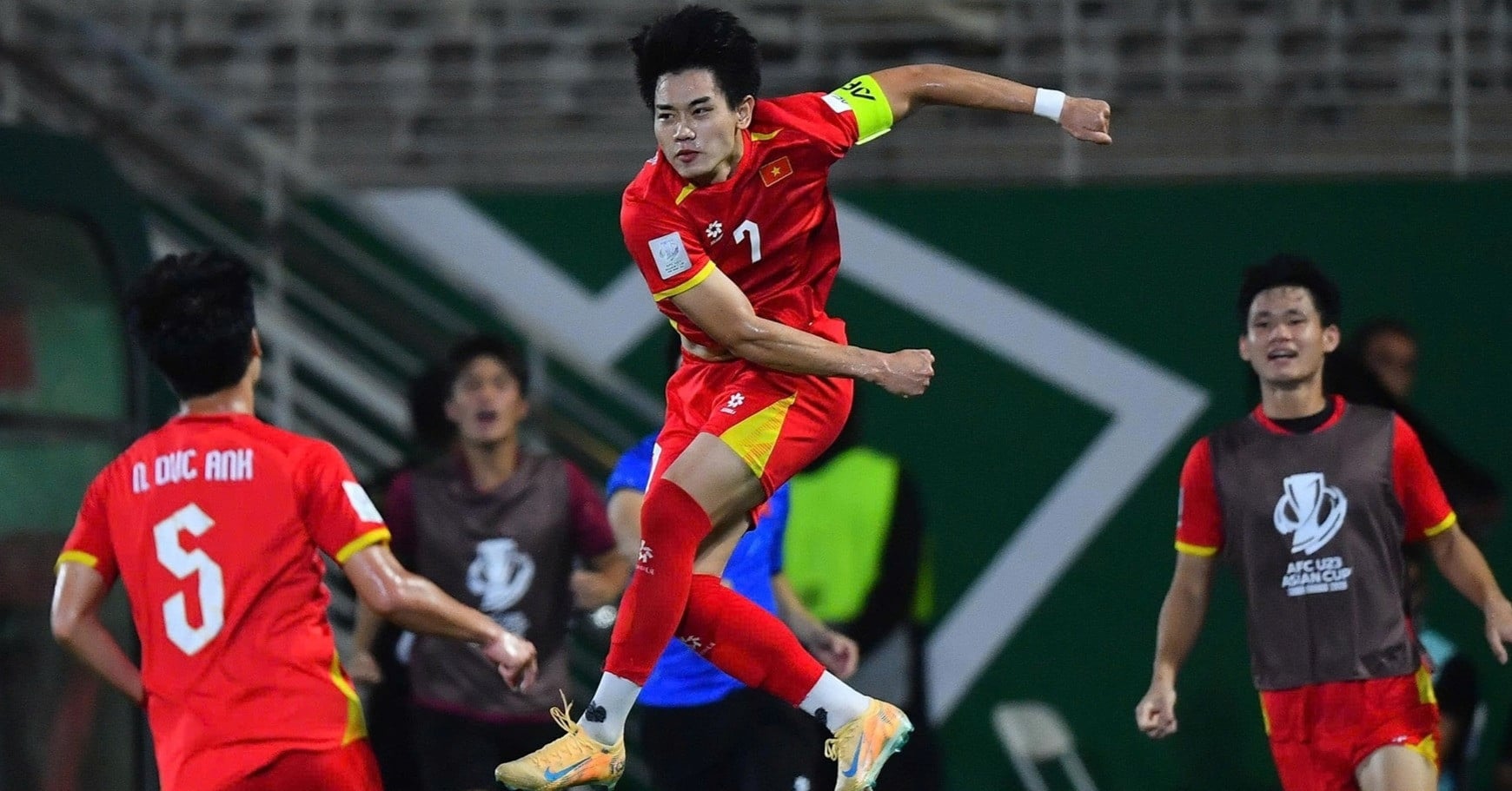 Het Vietnamese nationale team en de periode waarin coach Kim Sang Sik ...