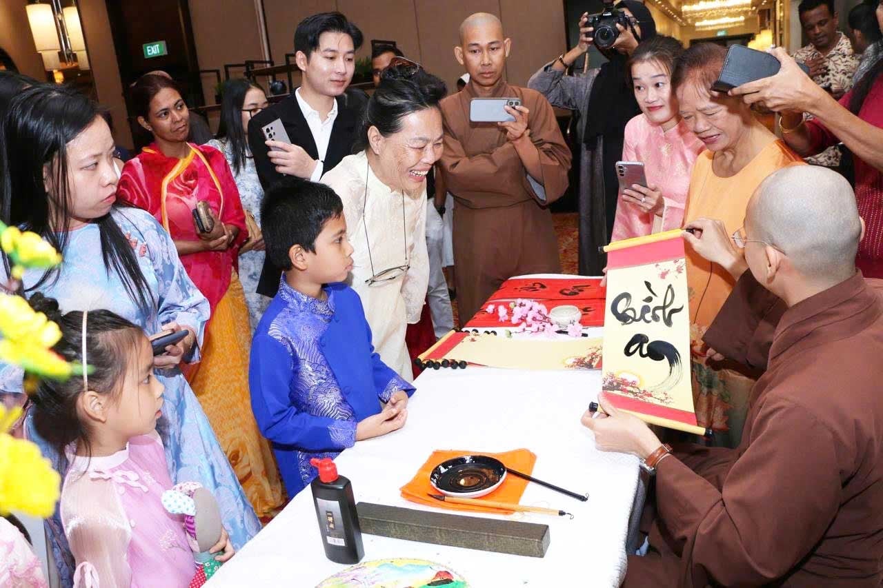 Celebração do Tet pela comunidade vietnamita no Sri Lanka: Vivenciando ...