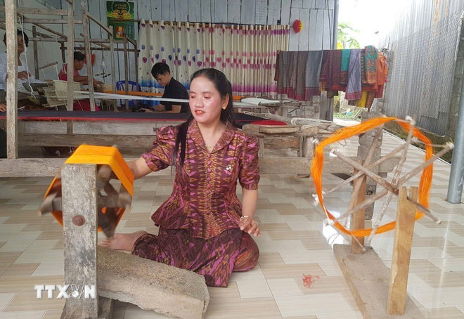 The traditional brocade weaving village of the Khmer ethnic minority is ...