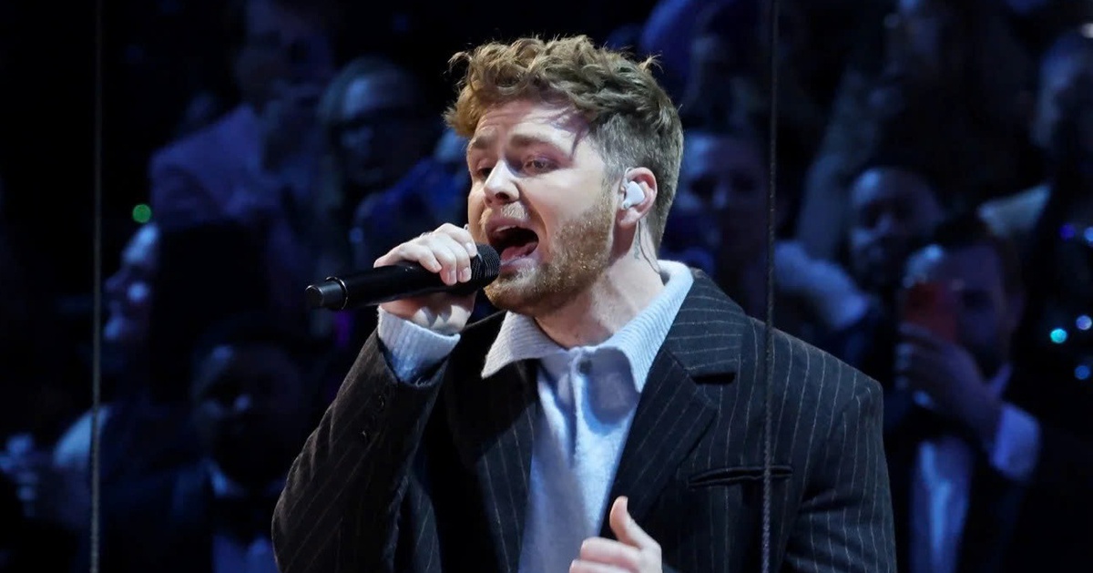 Alex Warren bỗng 'hot rần rần' vì sự cố hát lệch nhịp tại Grammy