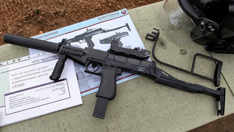 La Russie produit en masse le pistolet mitrailleur de guerre urbaine SR.2M.