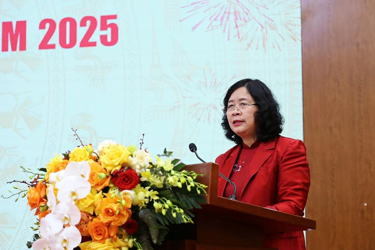 The Central Committee of the Vietnam Fatherland Front met with and ...