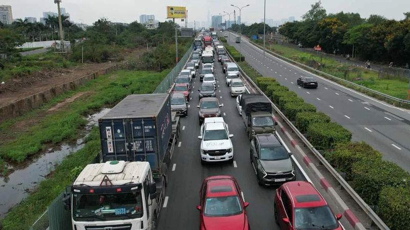 Cars are stuck in a long traffic jam on the Ho Chi Minh City - Phan ...