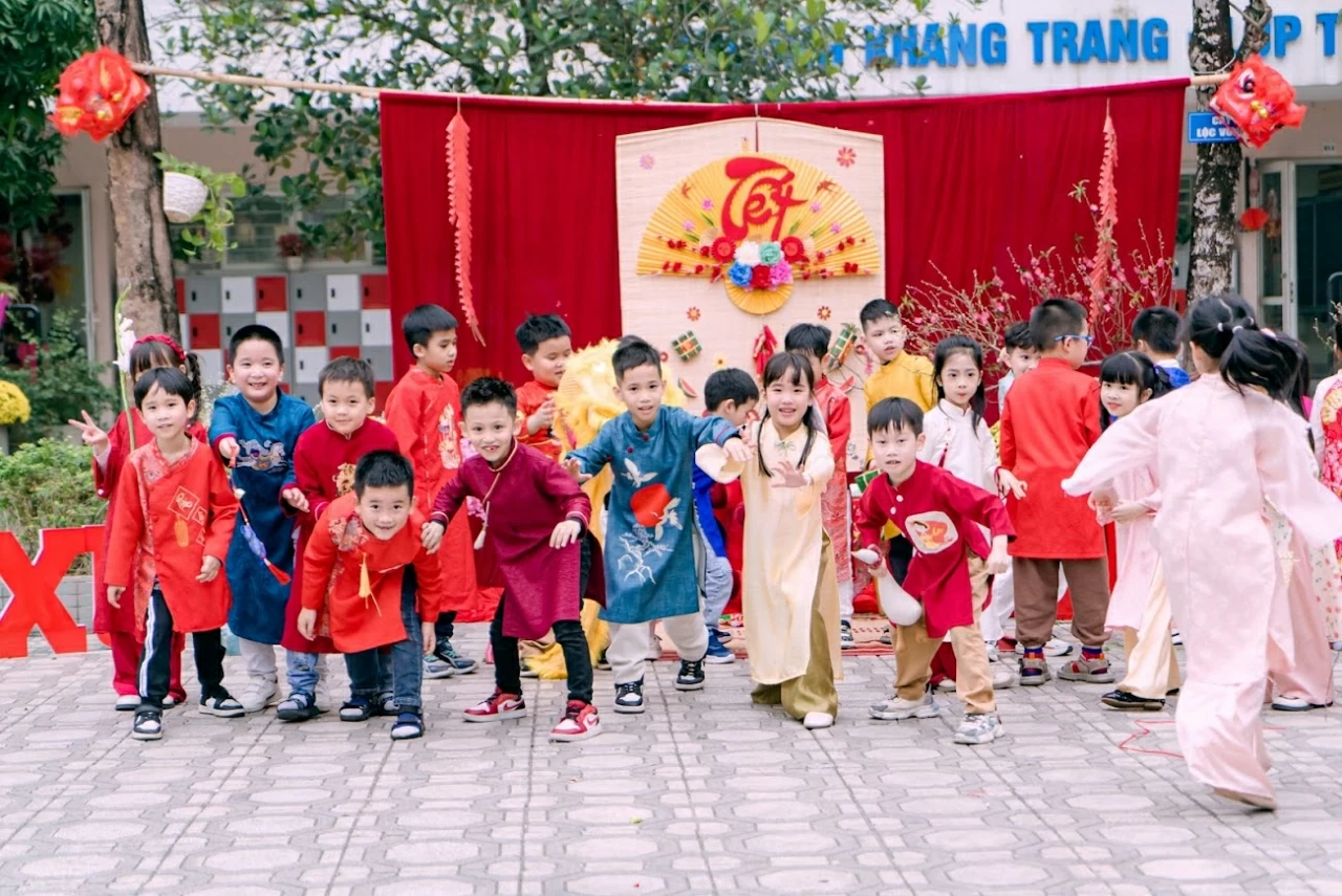 Teaching children how to celebrate Tet (Vietnamese New Year) and ...