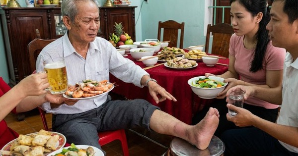 Improper eating habits during Tet (Lunar New Year) can lead to ...