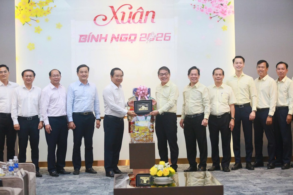 Ho Chi Minh City Chairman Nguyen Van Duoc 'places orders' with Saigon ...