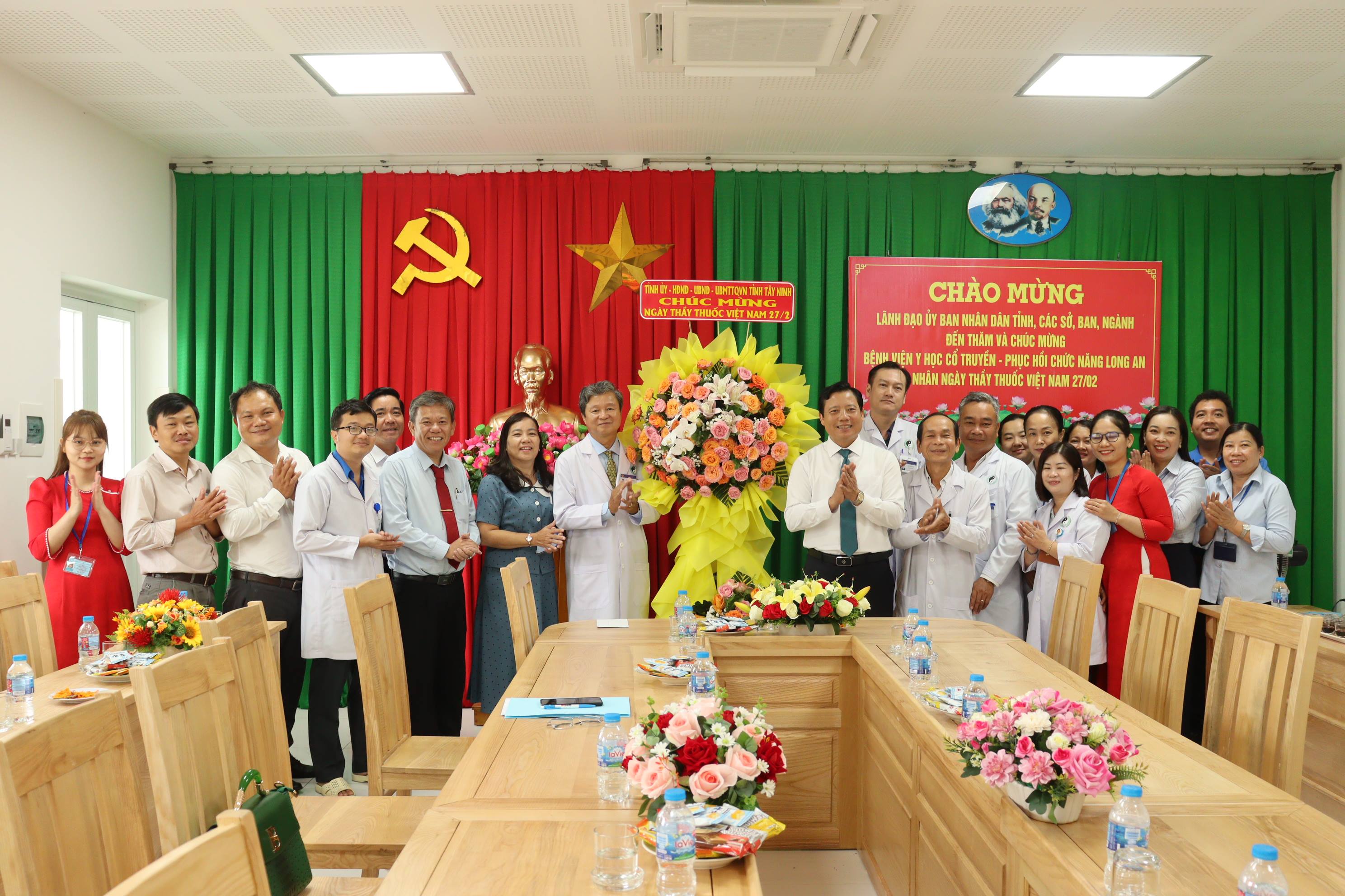 O vice-presidente do Comitê Popular Provincial visitou e parabenizou as ...
