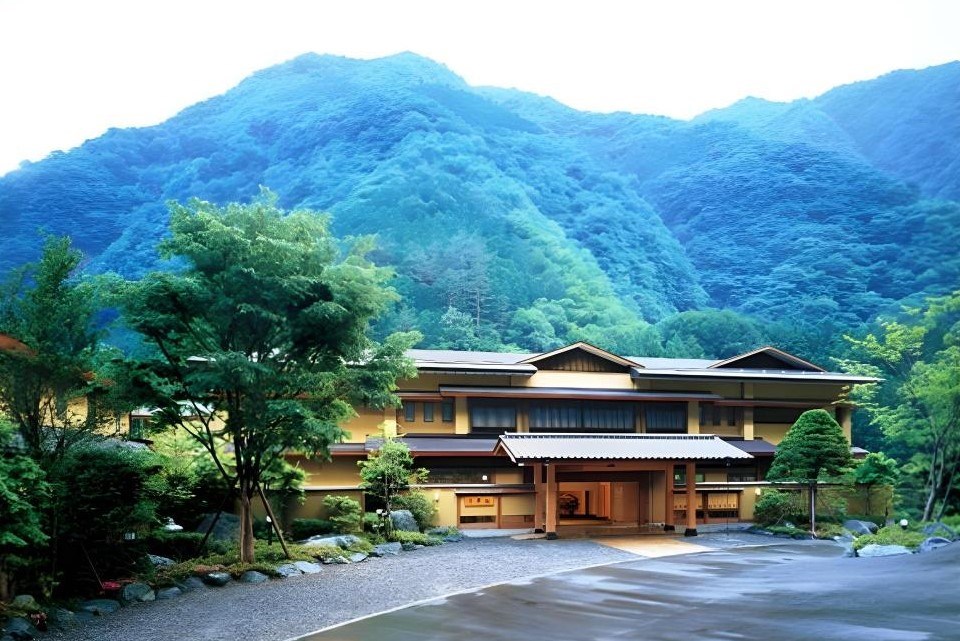 The oldest hotel on the planet: 1,300 years old, spanning 52 generations.