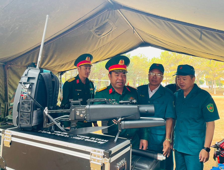 The Command of Defense Zone 3 - Thong Nhat organized a training ...