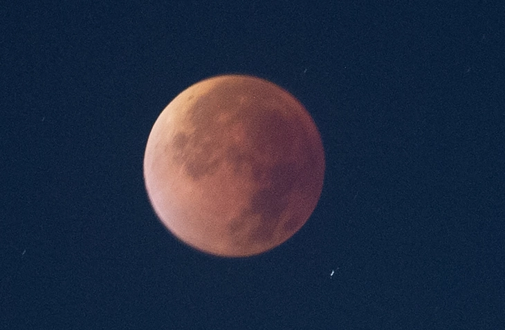 Tonight, people in Vietnam can admire the 'blood moon' for nearly an hour.