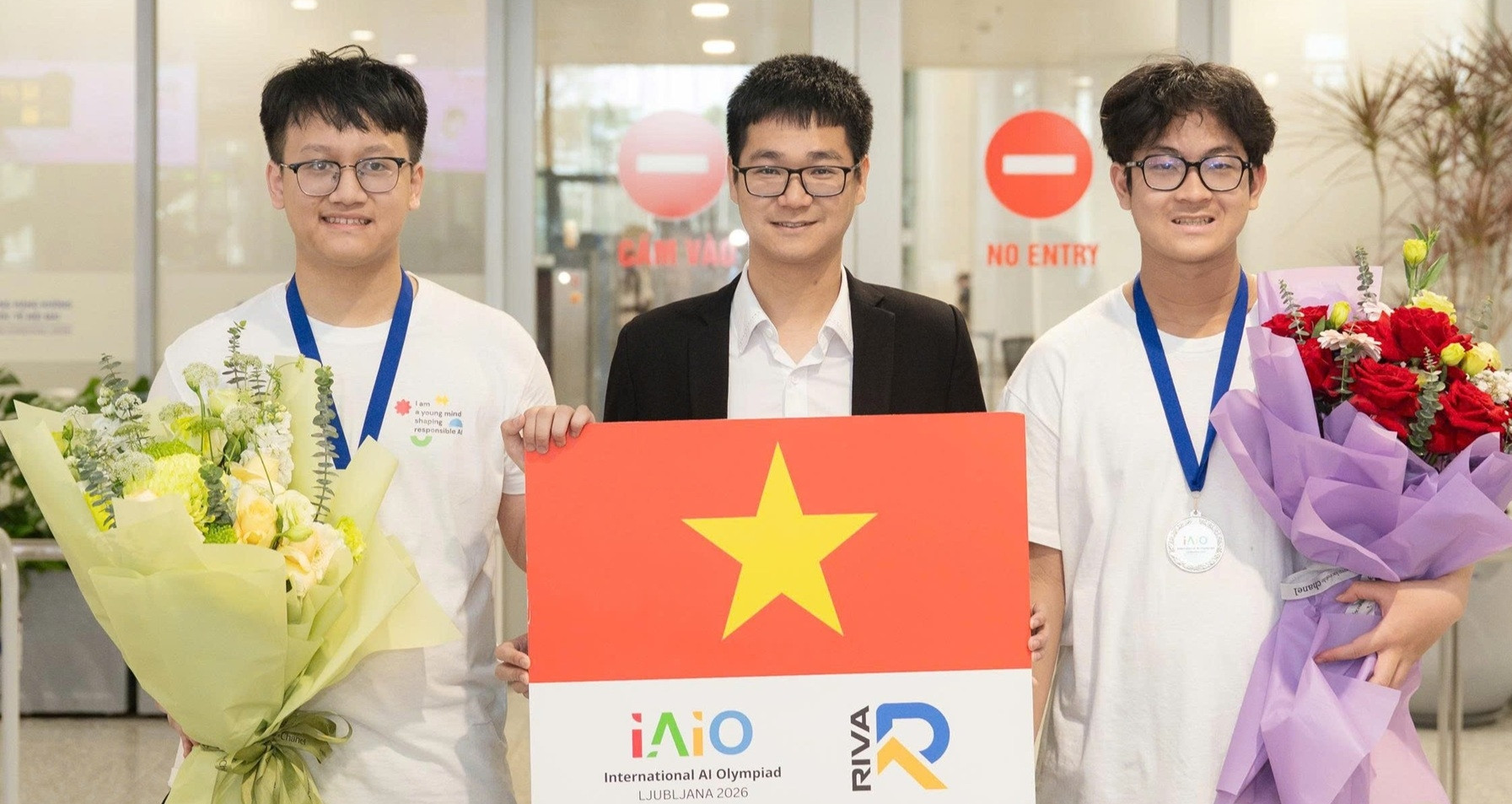Một lớp có 2 nam sinh cùng giành huy chương Bạc Olympic Trí tuệ nhân ...
