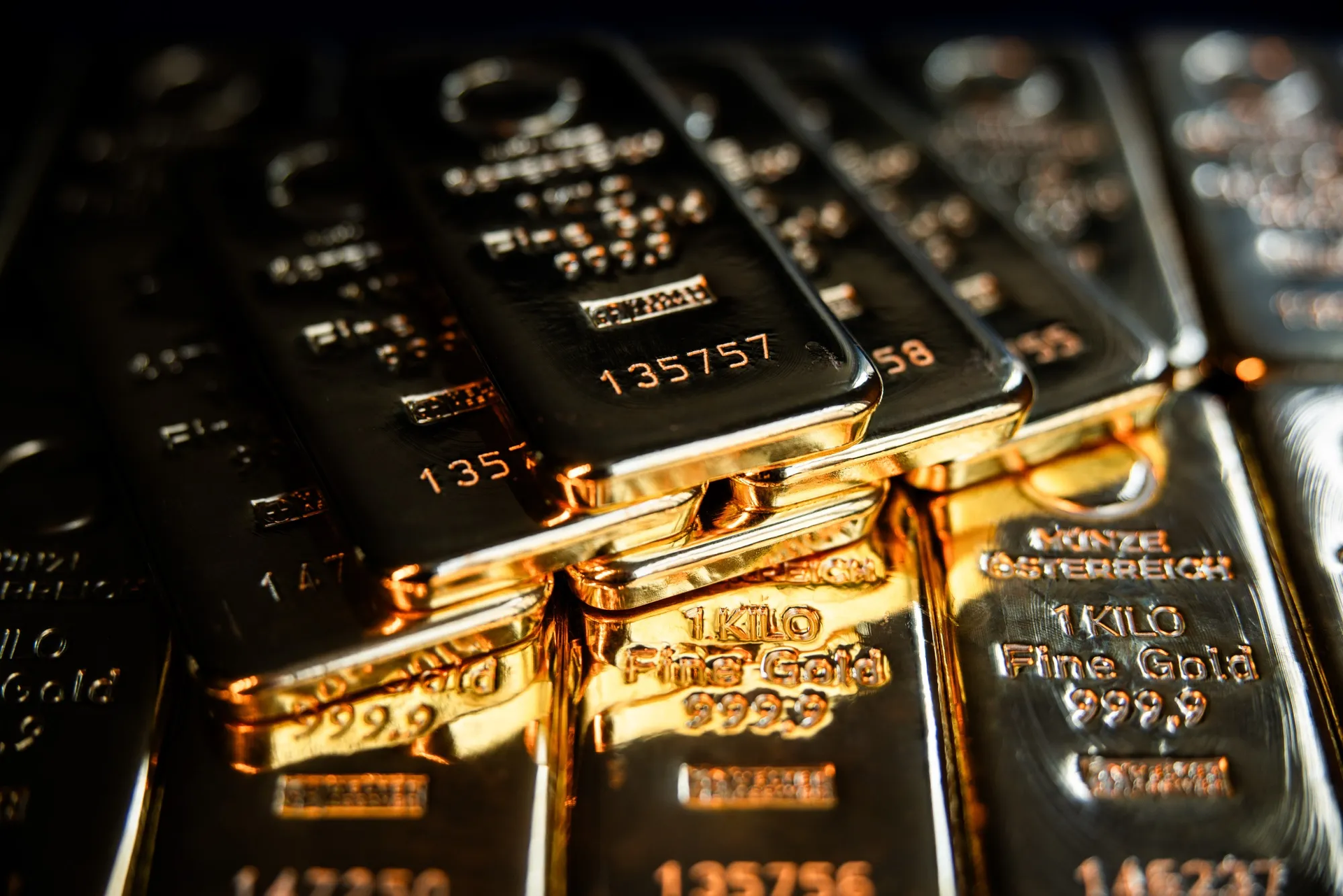 SPDR Gold Trust sold a net 2.28 tonnes of gold as prices plummeted.