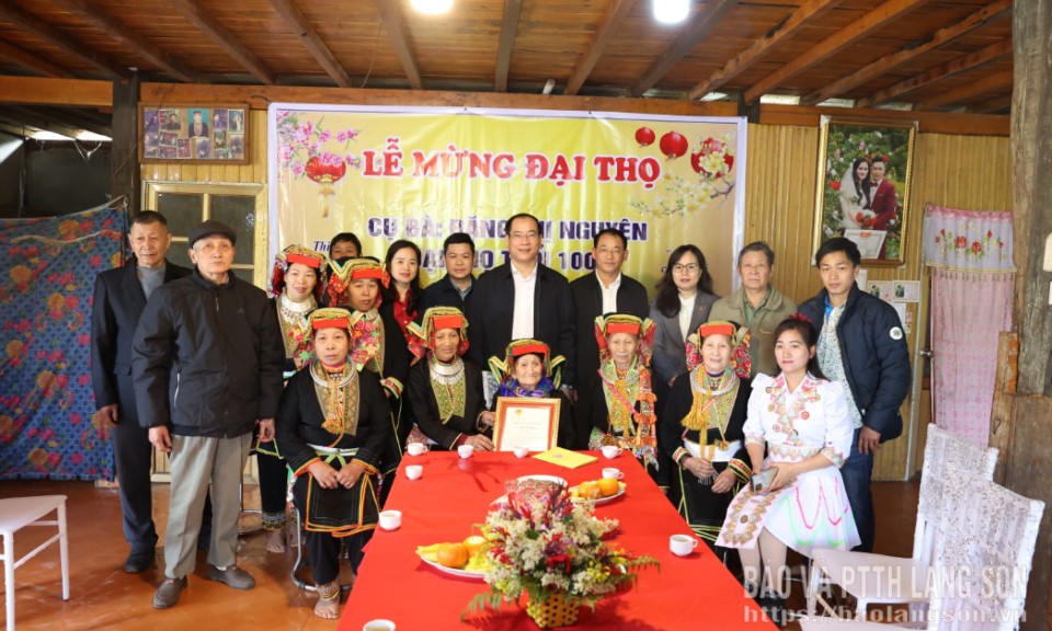 Provincial People's Council leaders visited and congratulated ...