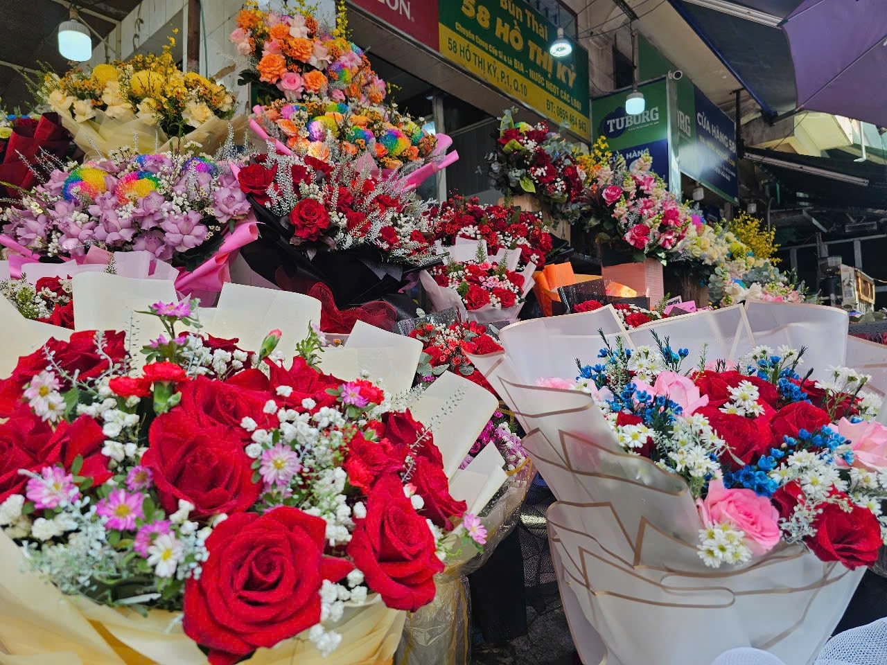 Pasar Hari Perempuan Internasional (8 Maret): Harga bunga segar naik ...