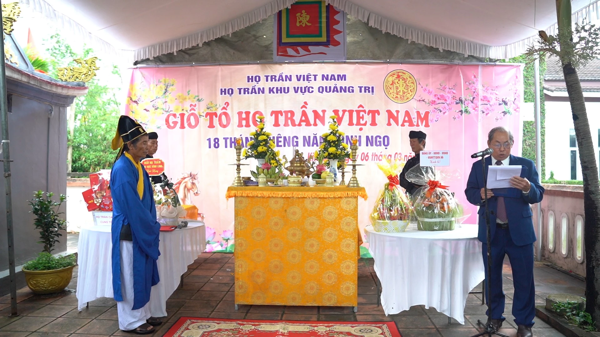 The Tran family of Quang Tri organized a ceremony commemorating their ...