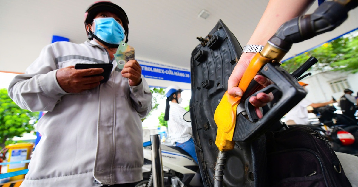 RON95 gasoline prices increased by 335 VND, and diesel prices increased ...
