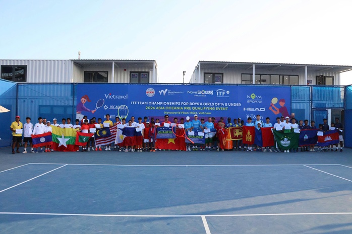 A 14-year-old tennis player from Ho Chi Minh City helped the men's ...