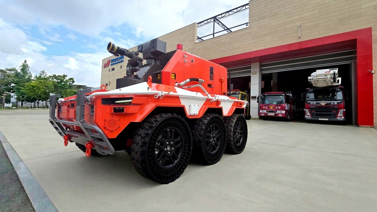 Autonomous firefighting robots can traverse flames of 1,000°C.