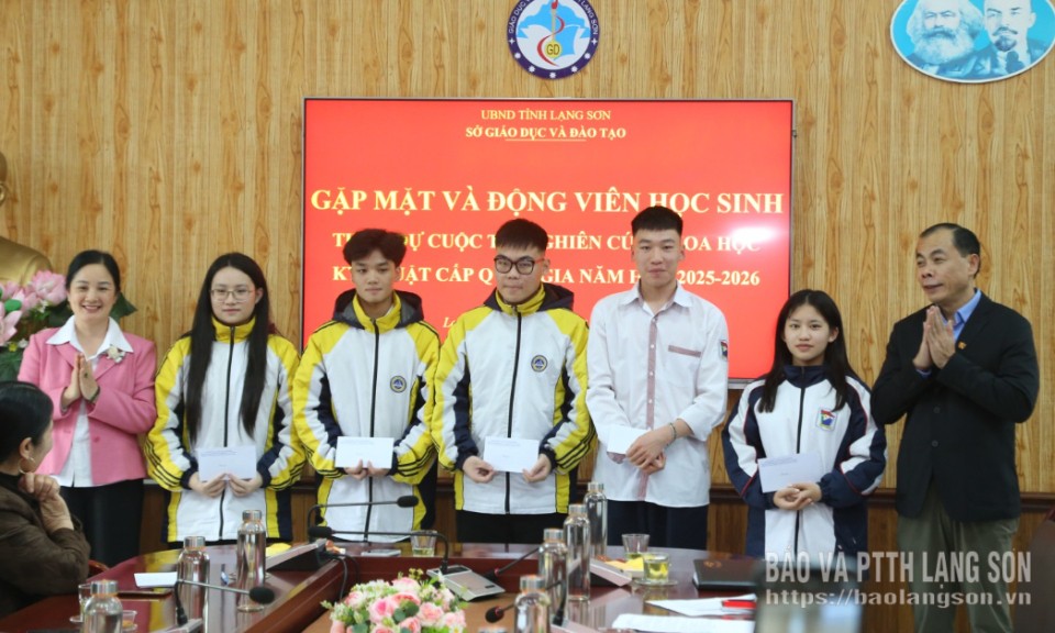 Meeting to encourage students participating in the National Science and ...